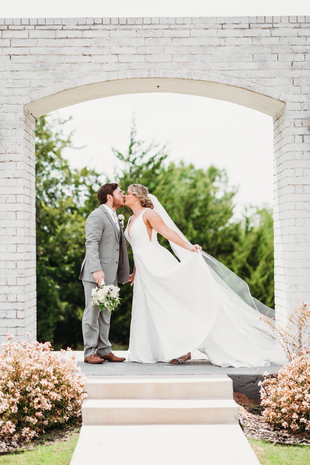 A Modern Barn Wedding at The Grand Ivory – Kate Aspen